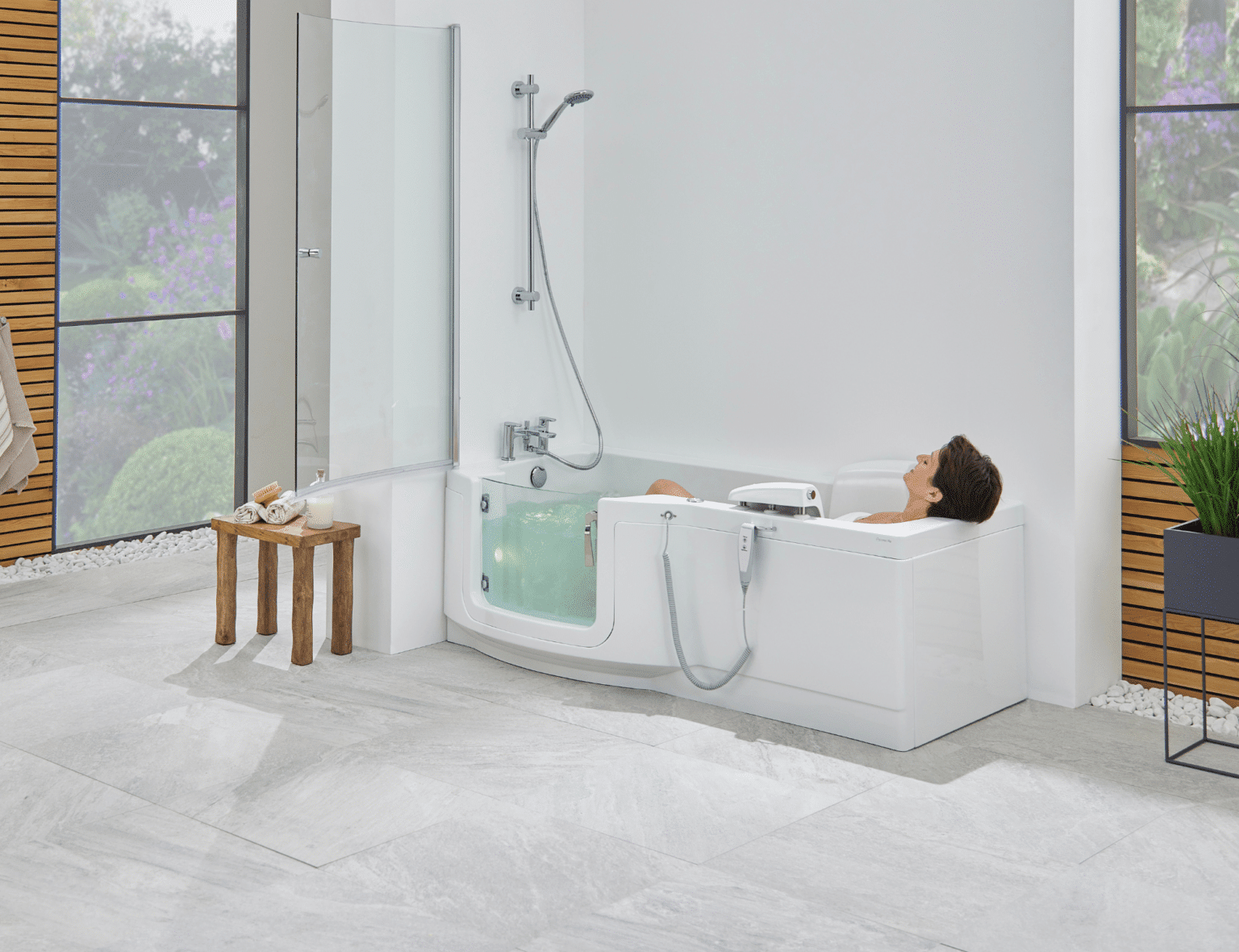 10 Essential Bathroom Aids | Age Care Bathrooms